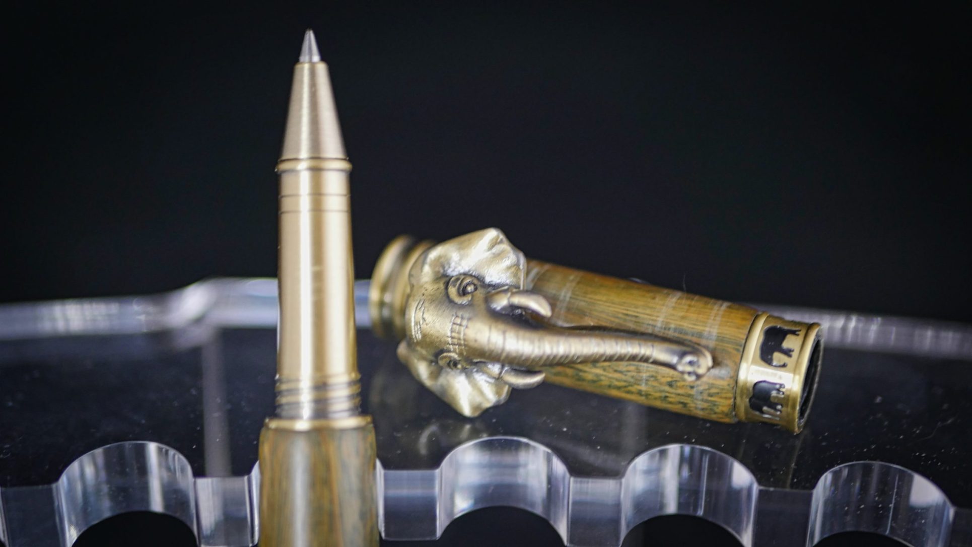 Stylo à bille thème "éléphant" - bois de chêne - L'atelier de çoise